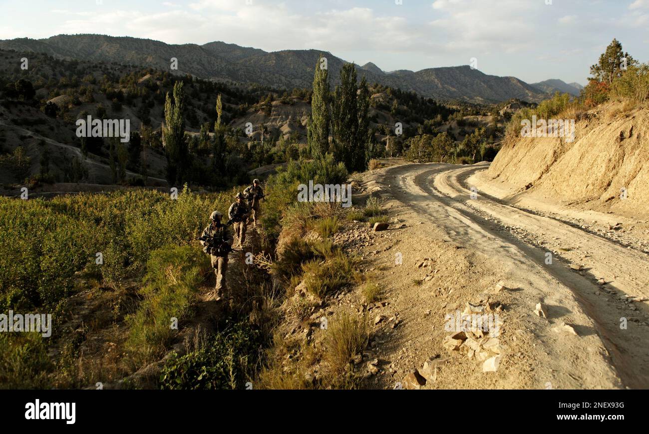 In this photo taken Sunday, Sept. 13, 2009, paratroopers from the U.S ...