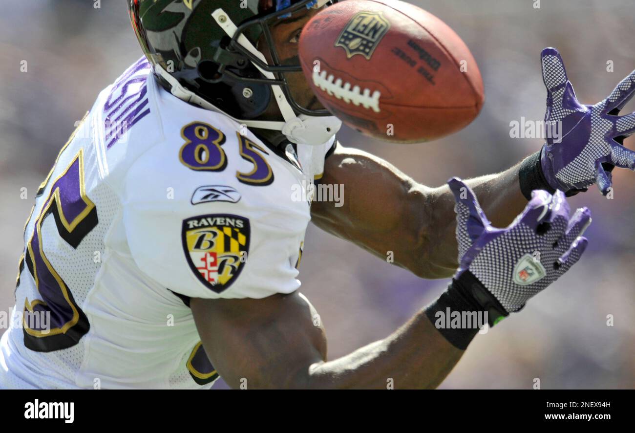 Baltimore Ravens wide receiver Derrick Mason reaches for a pass during ...