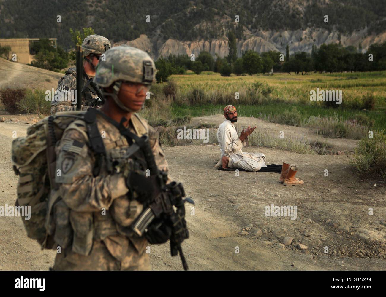 In this photo taken Sunday, Sept. 13, 2009, Pfc. Kendeall Travis from ...