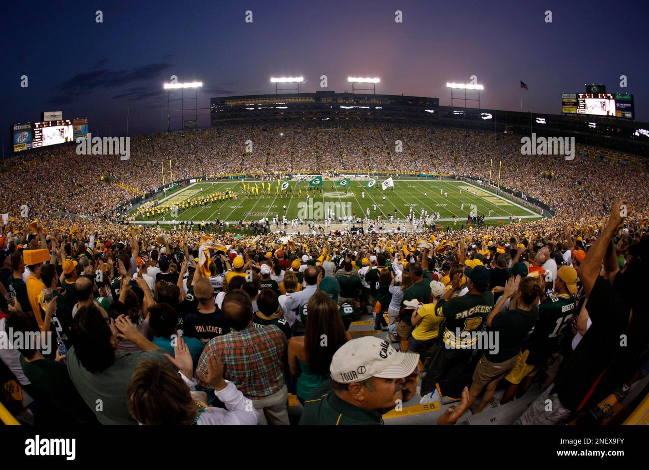 Fans at Lambeau Field cheer during introductions before the NFL ...