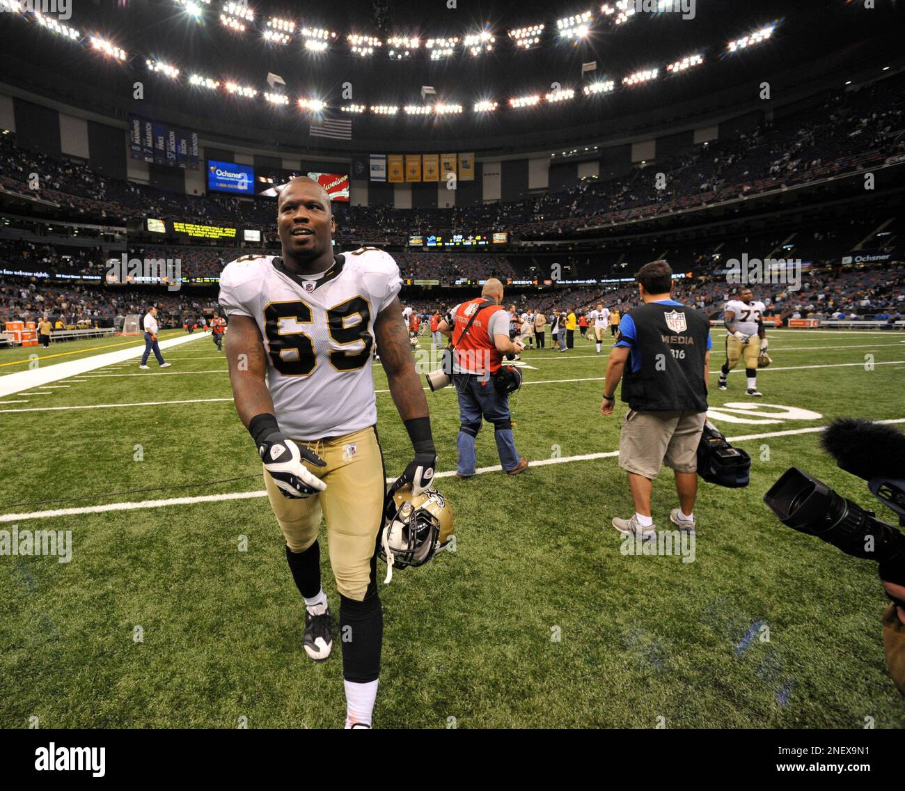 Saints defensive end Anthony Hargrove (69) leave the field after an NFL ...