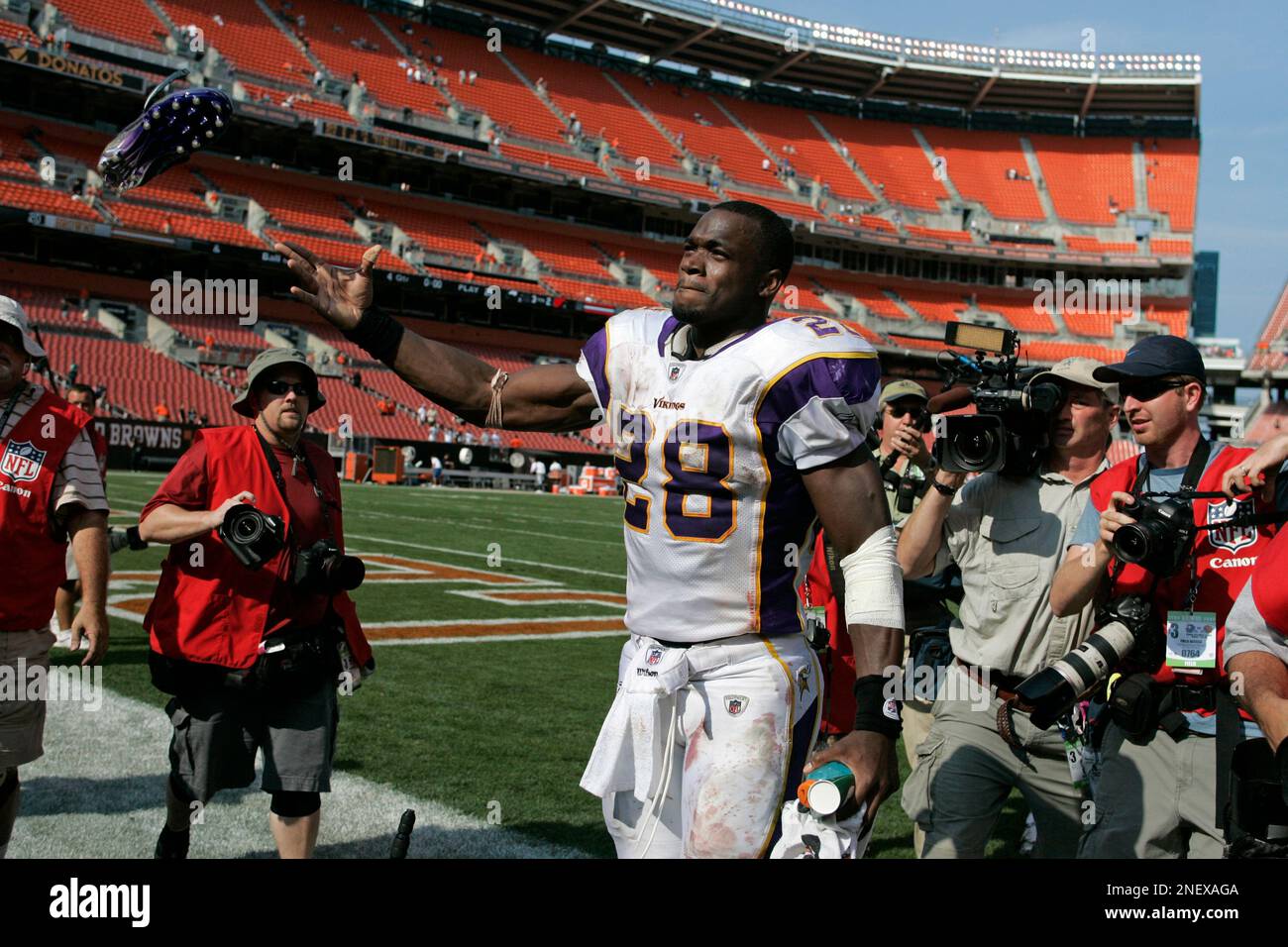 Cleveland Browns running back James Davis tosses his shoe to fans after ...