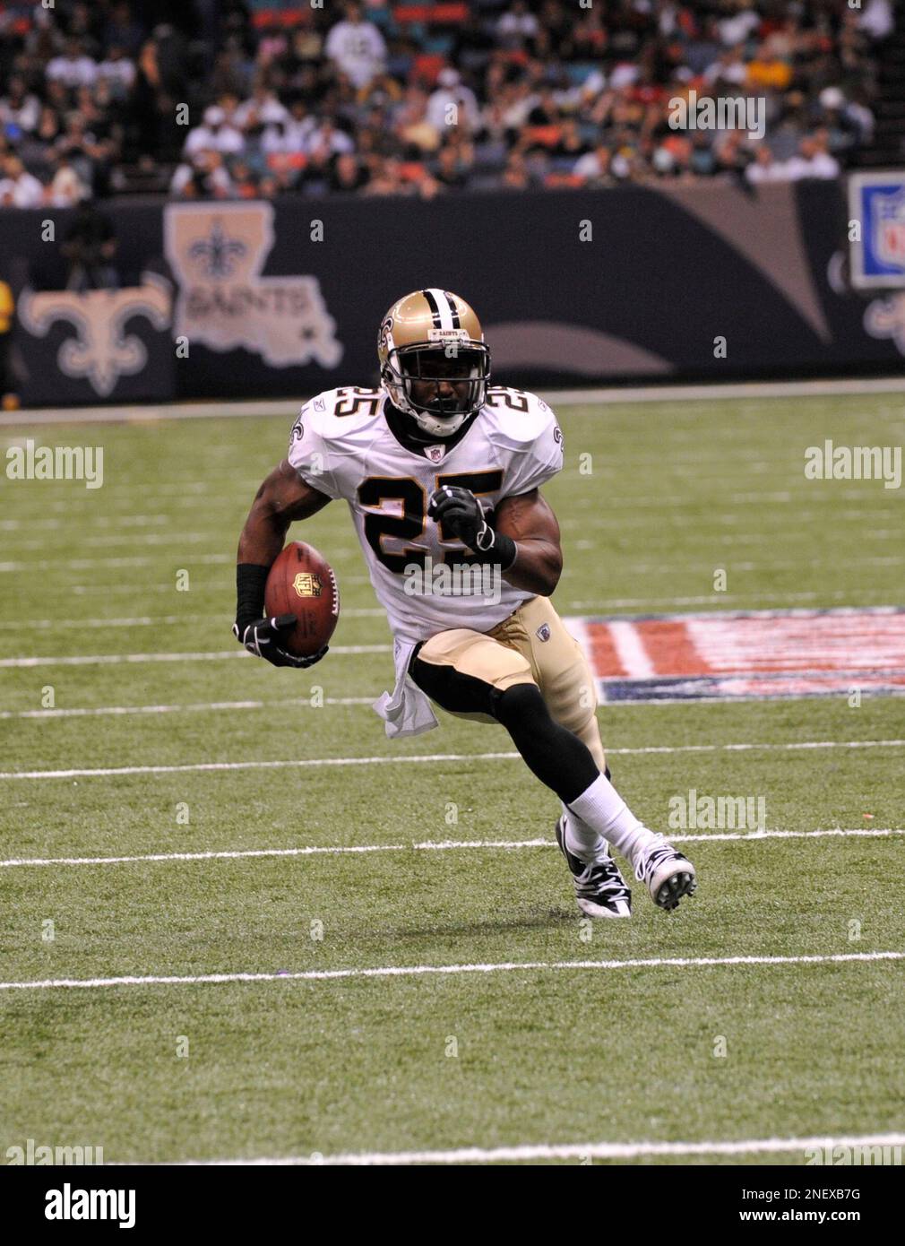 New Orleans Saints running back Reggie Bush (25) during the second half ...