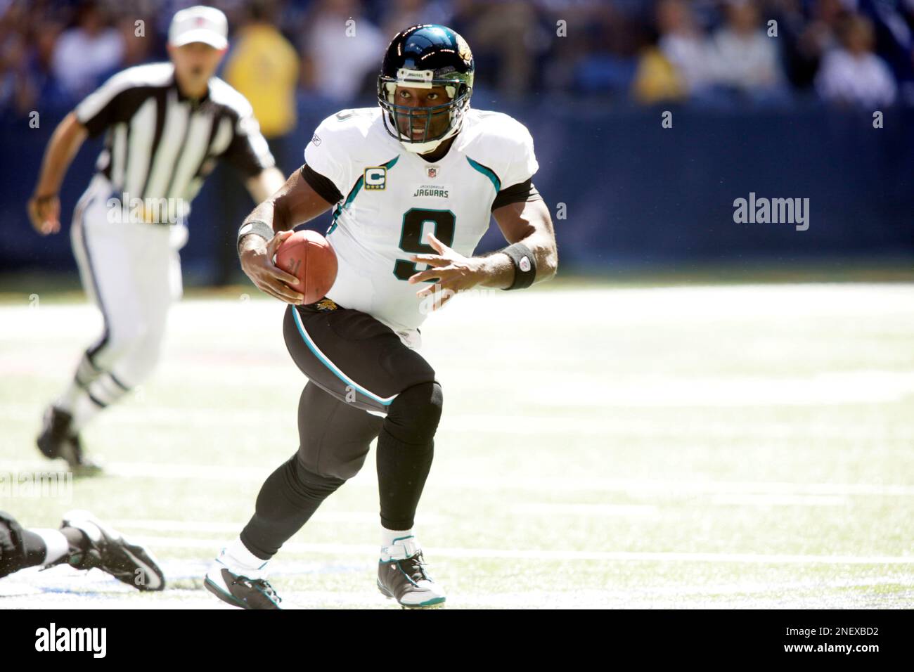 Jacksonville Jaguars quarterback David Garrard (9) in an NFL football ...