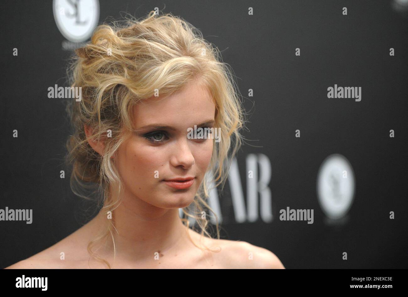 Actress Sara Paxton attends the CW network party for "The Beautiful ...