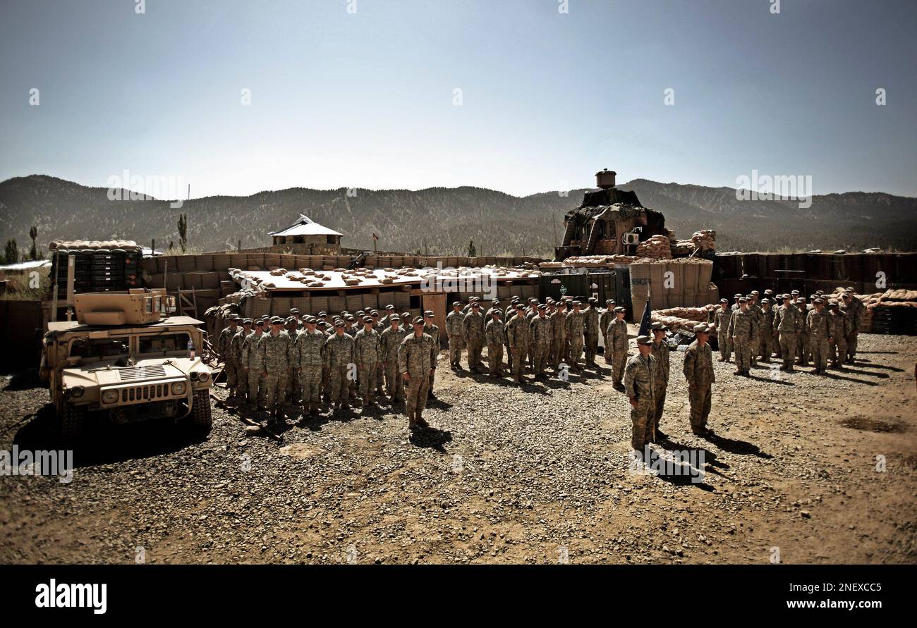Paratroopers of the U.S. Army's 3rd Battalion, 509th Infantry Regiment ...