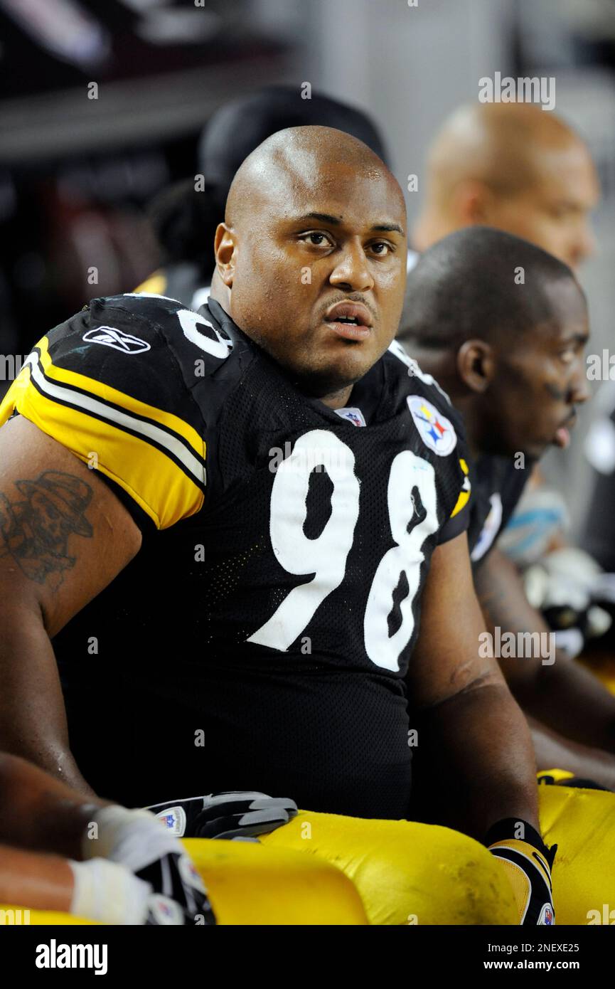 Pittsburgh Steelers defensive tackle Casey Hampton (98) on the sideline ...