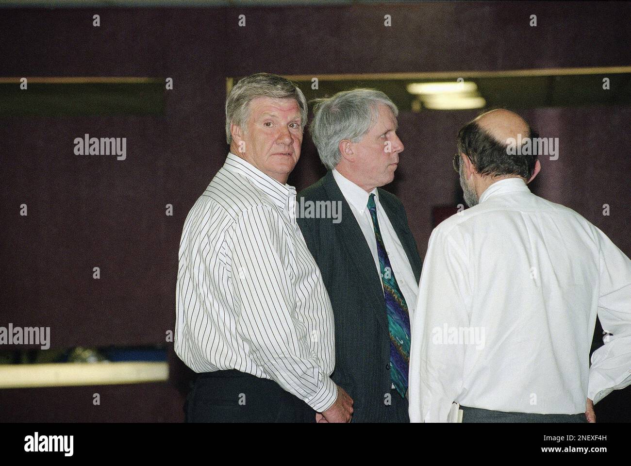 Former Los Angeles police detective Philip Vannatter, left, talks with ...