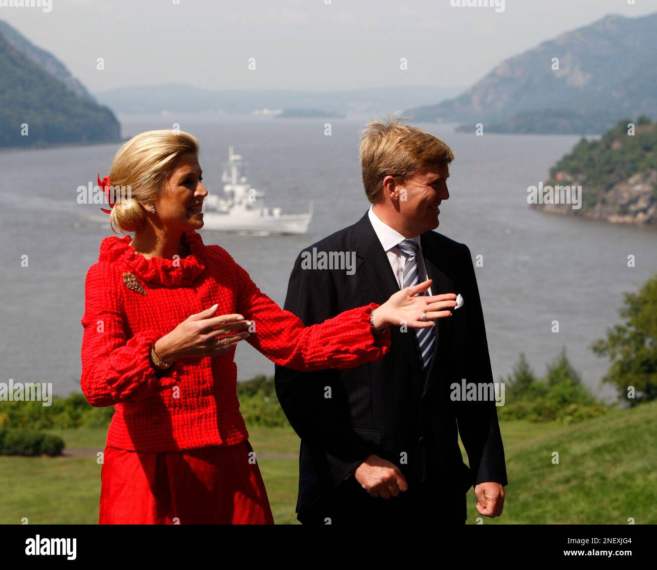 Prince of Orange Willem-Alexander and Princess Maxima talk with pose ...