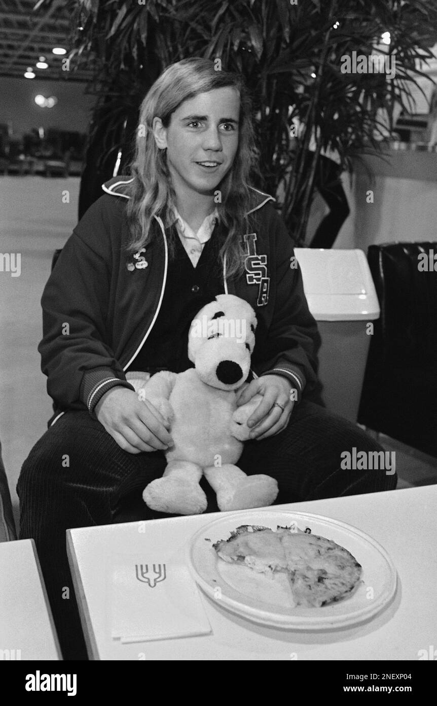 Sixteen-year-old Anne Henning, world record holder in 500 and 100-meter ...
