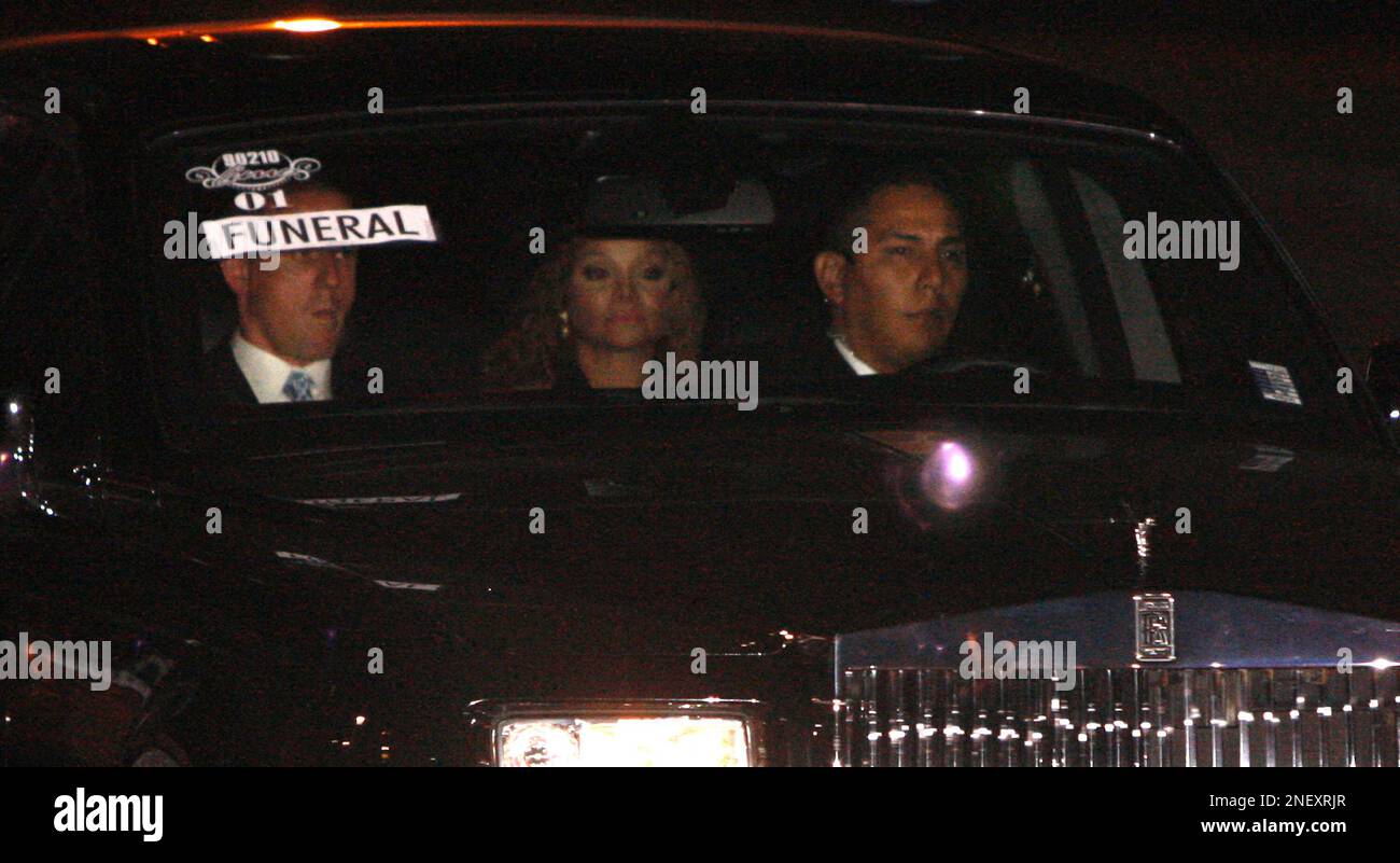 La Toya Jackson, center, is seen at the conclusion of Michael Jackson's ...
