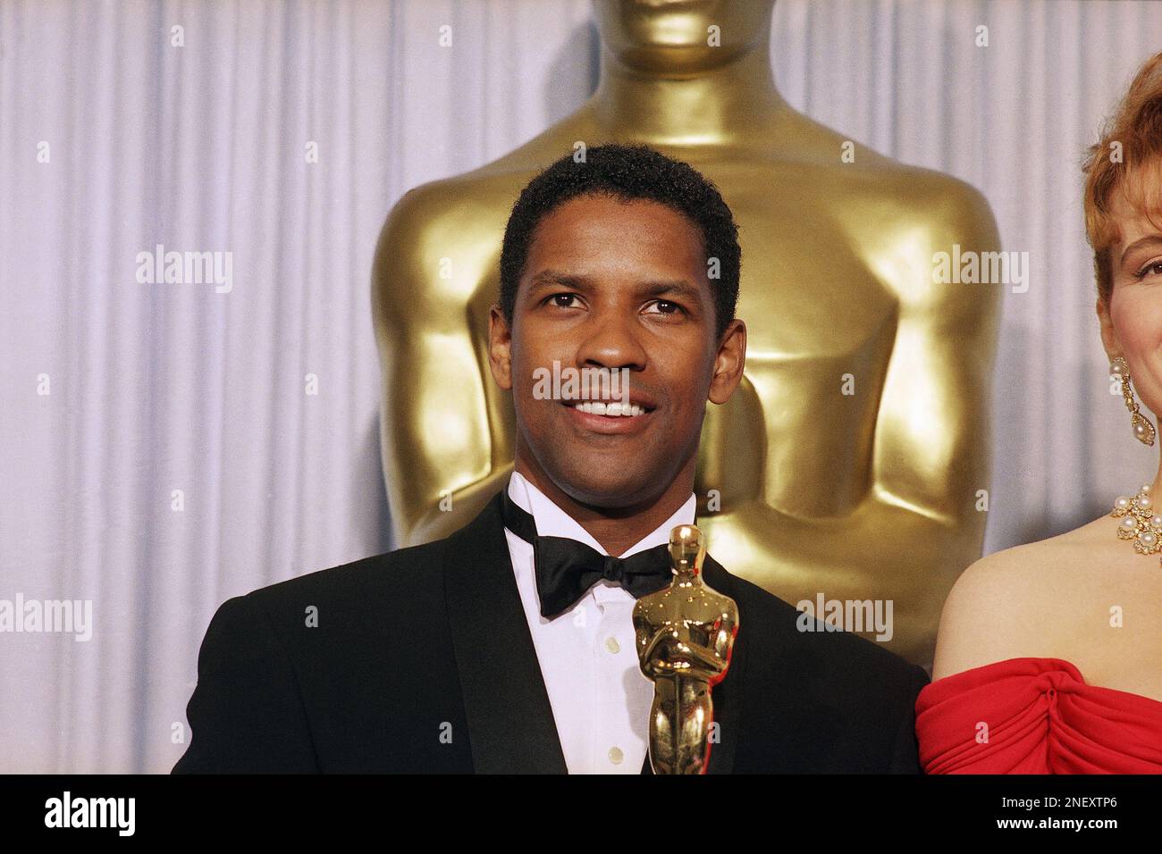 Actor Denzel Washington winner of academy award for 'Best Supporting ...