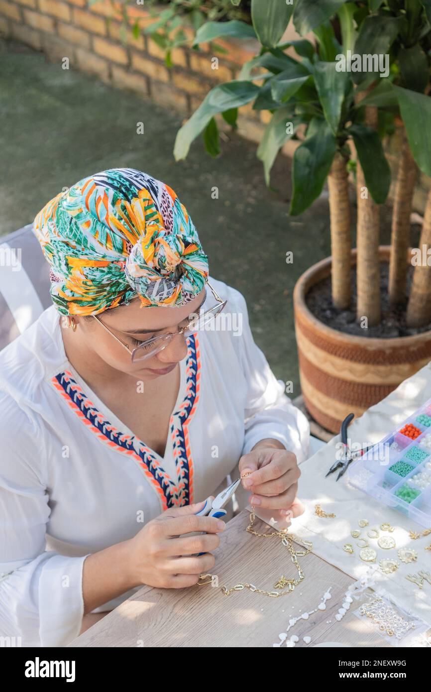 Jewellery making style hi-res stock photography and images - Alamy