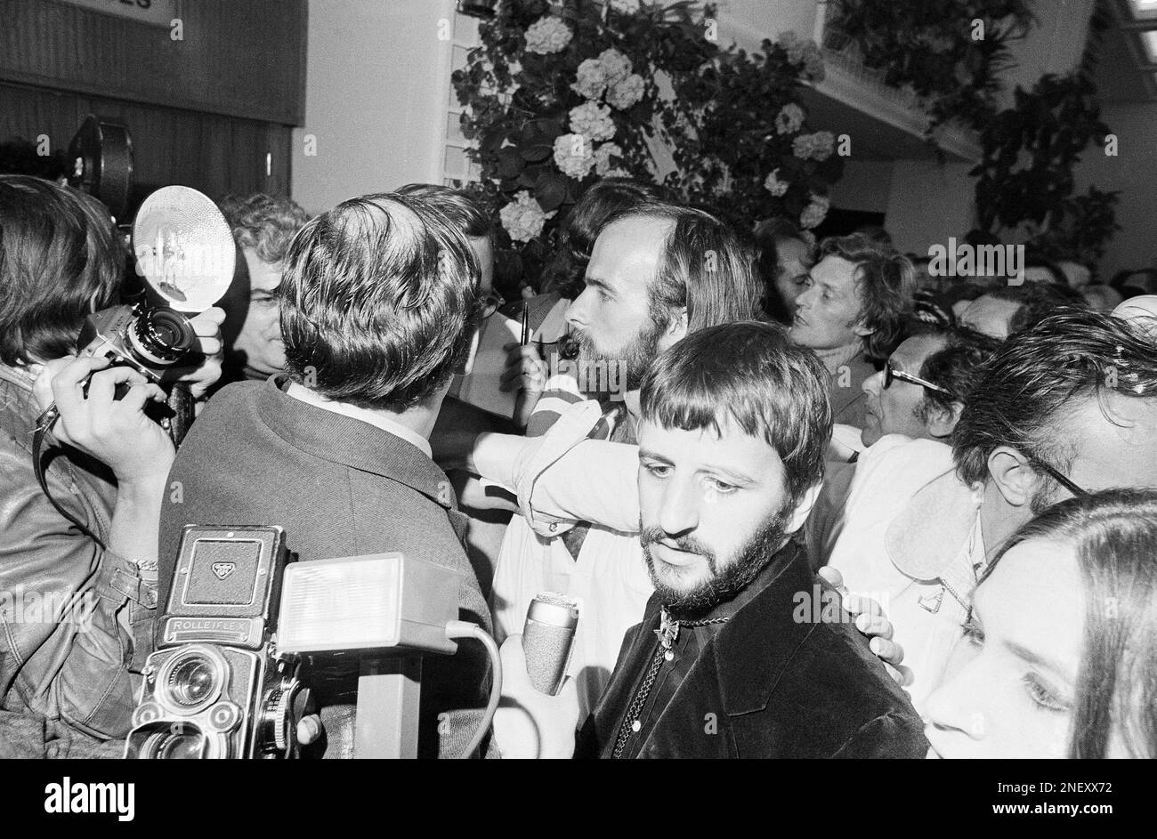 His fans might noT recognize him but that’s Ringo Starr of the Famed ...