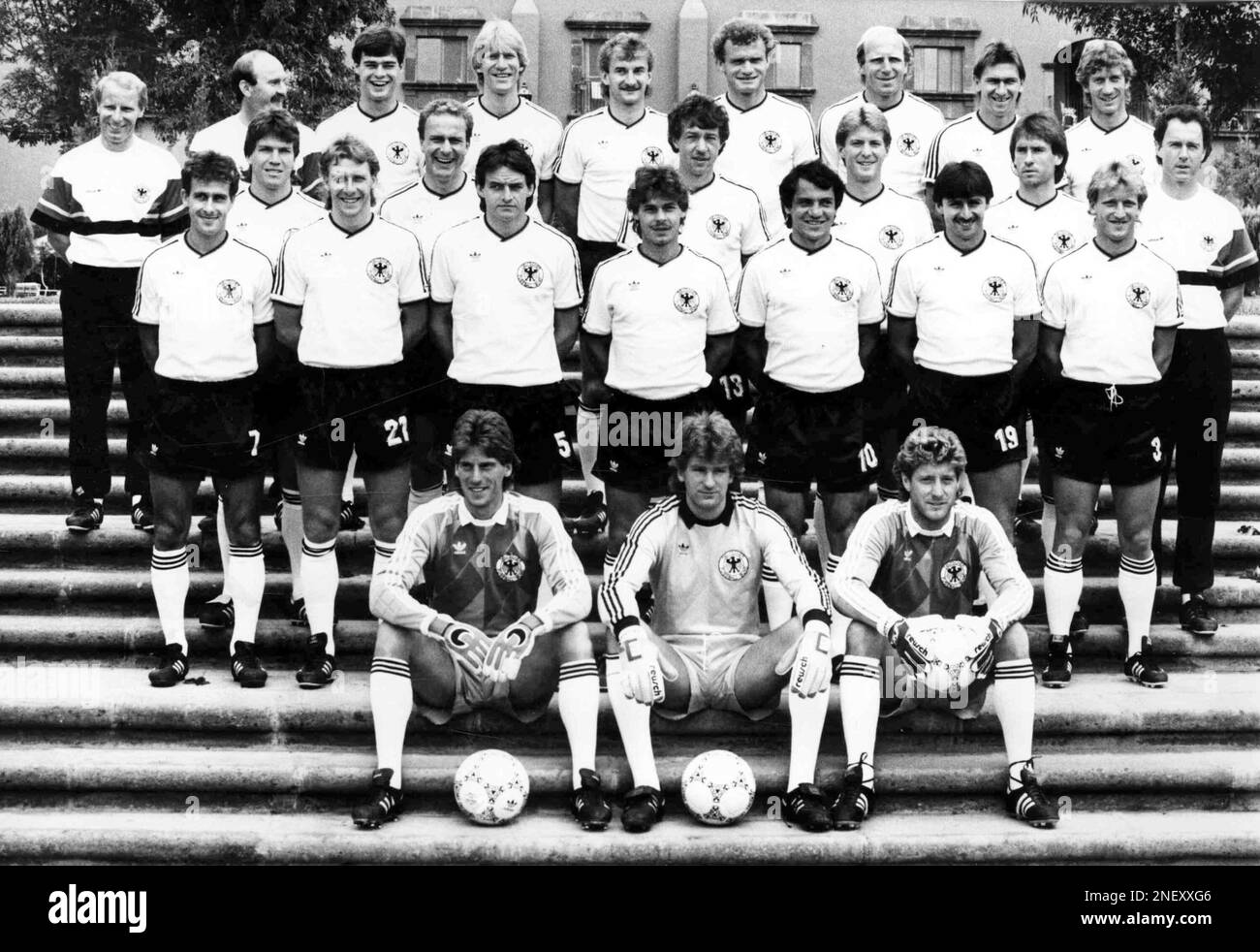West German World Cup soccer team pose for photographers at their ...