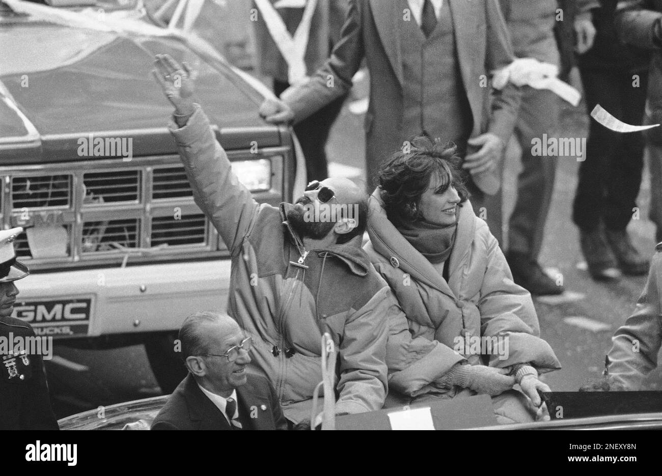 Former hostage Barry Rosen responds with a wave as thousand cheer ...