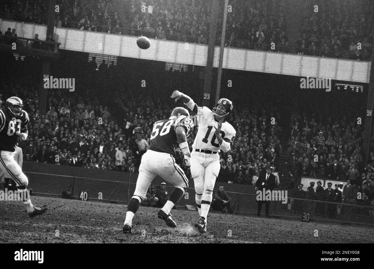 Quarterback Fran Tarkenton of the New York Giants gets off a pass as he ...