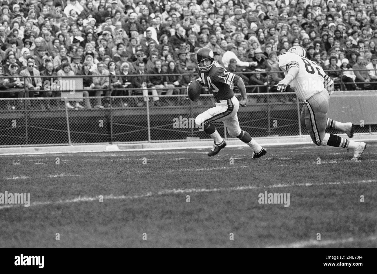 Fran Tarkenton (10) Vikings quarterback, is shown in action, Dec. 27 ...