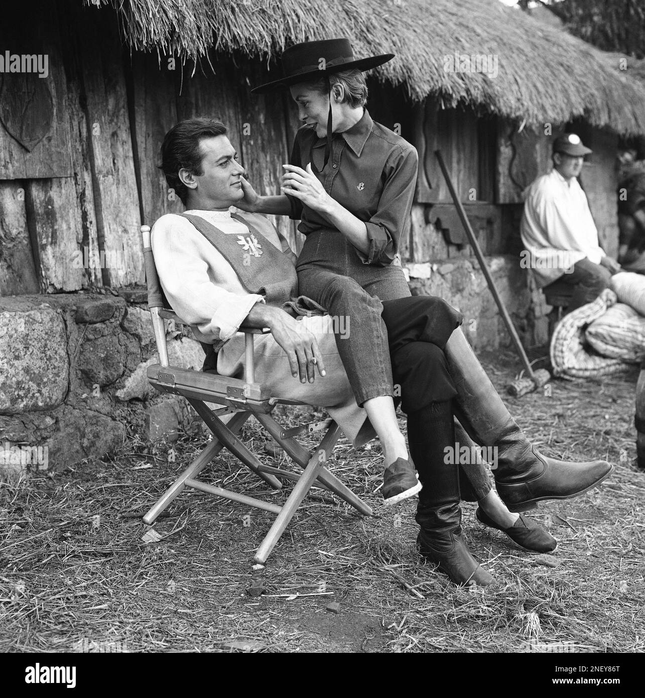 Tony Curtis and wife Janet Leigh take time out for a chat and some off ...