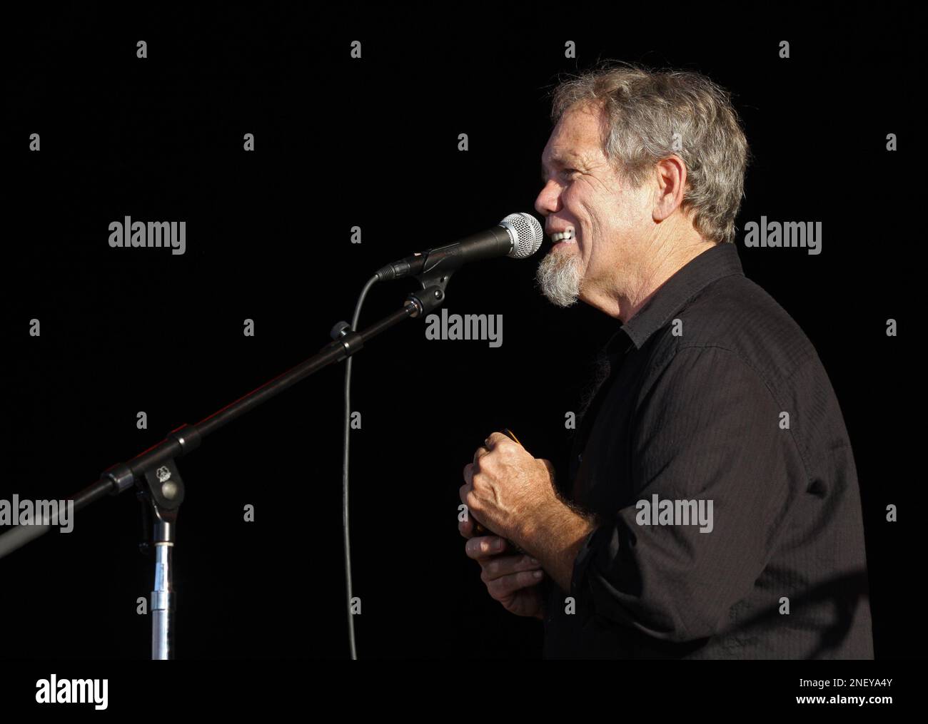 Dale Spalding of Canned Heat sings during the Heros of Woodstock ...
