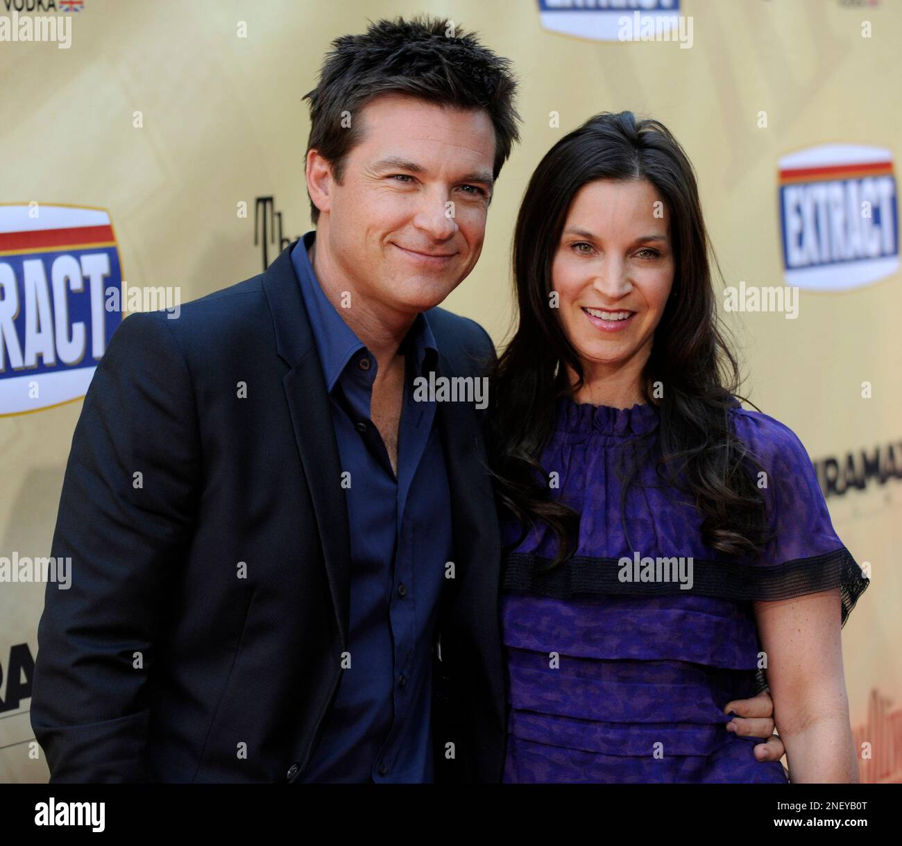 Jason Bateman and his wife Amanda pose together at the premiere of the ...