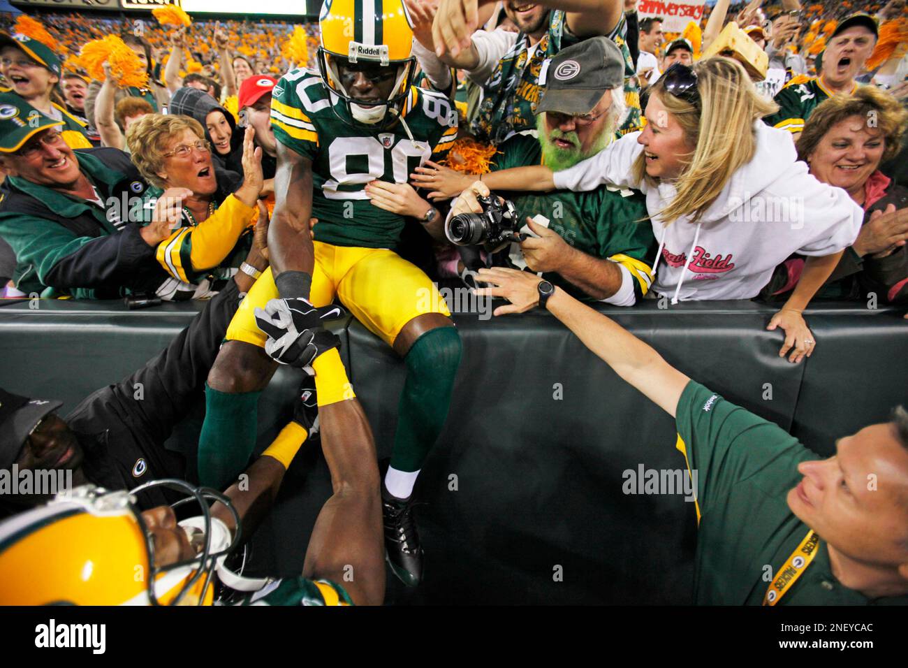Green Bay Packers wide receiver Donald Driver (80) comes out of the ...