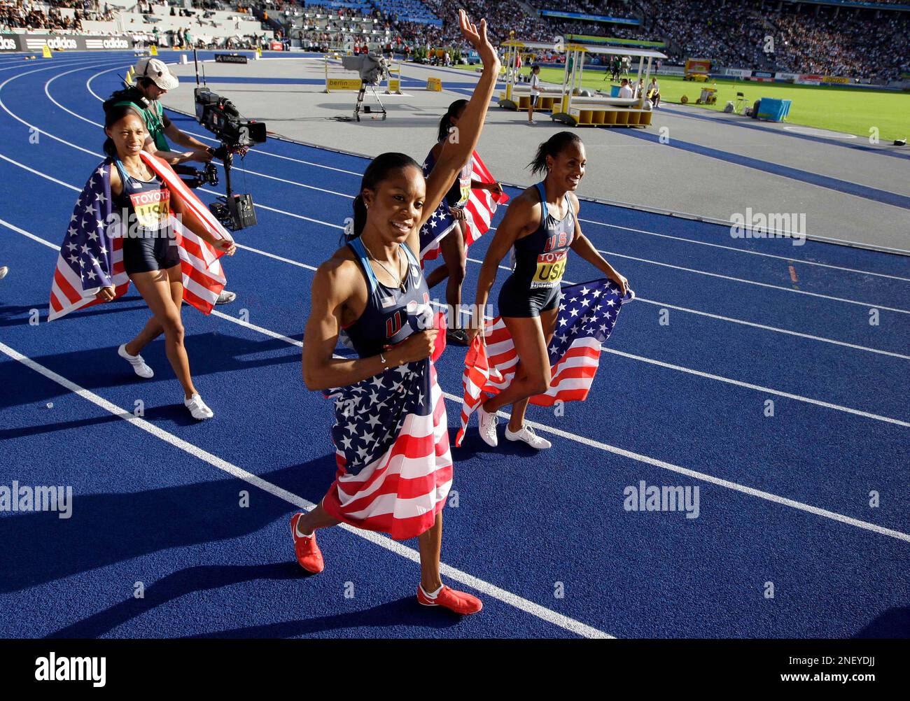 Allyson Felix, Sanya Richards and Debbie Dunn of the United States ...