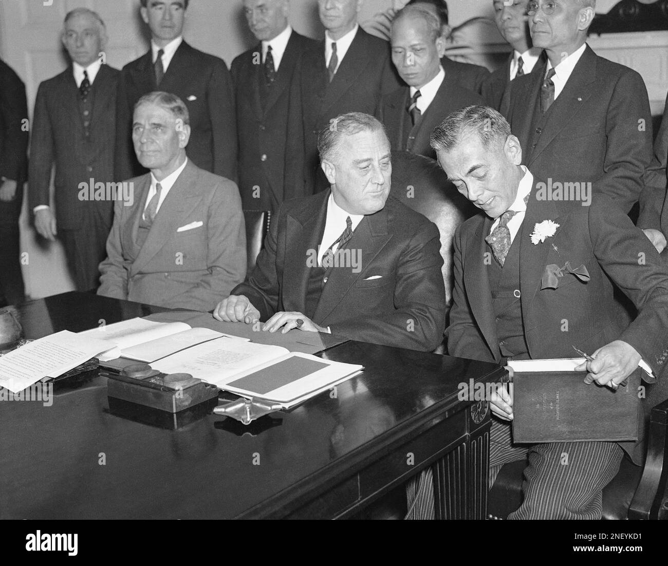 President Franklin Roosevelt & Manuel Quezon, Pres. of the Philippine ...