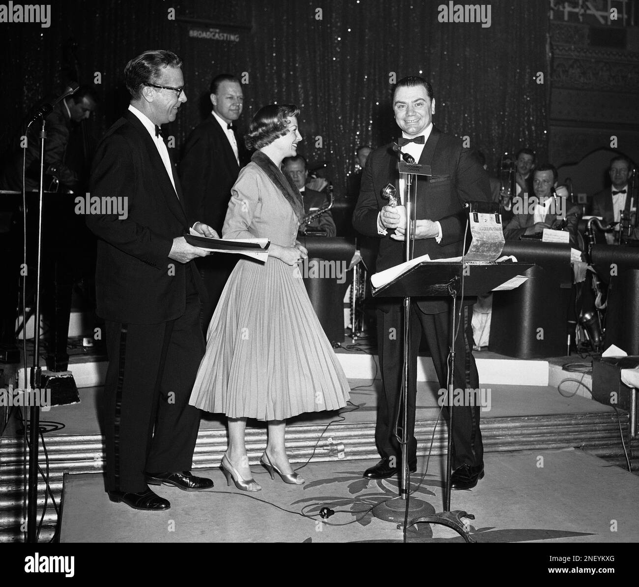 Ernie Borgnine, (right), for his role in “Marty,” receives his “golden ...