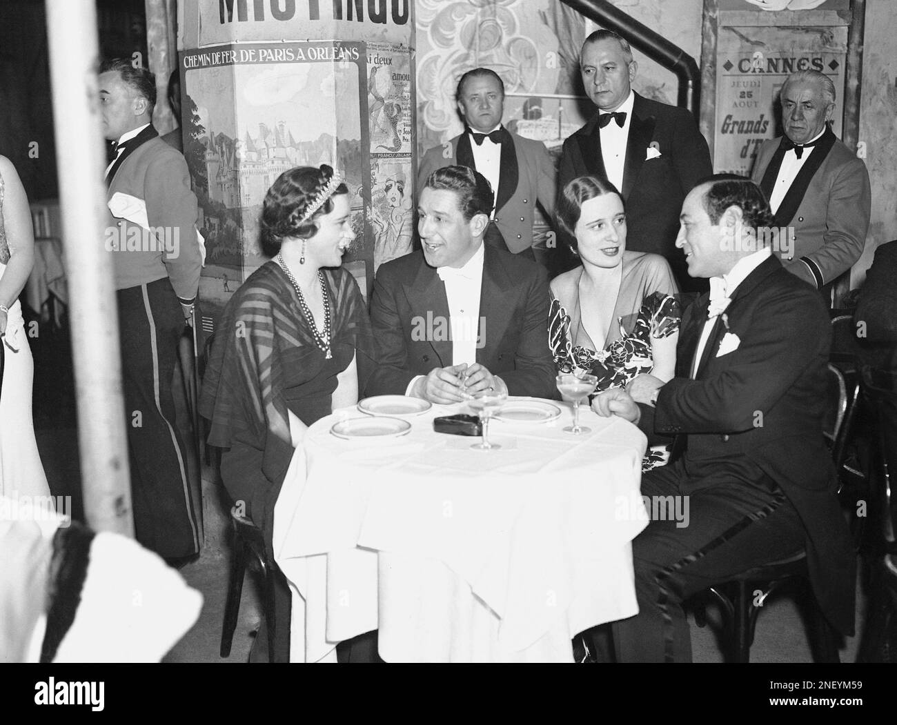 Lady Furness (left) and her Twin sister, Mrs. Gloria Morgan, March 19 ...