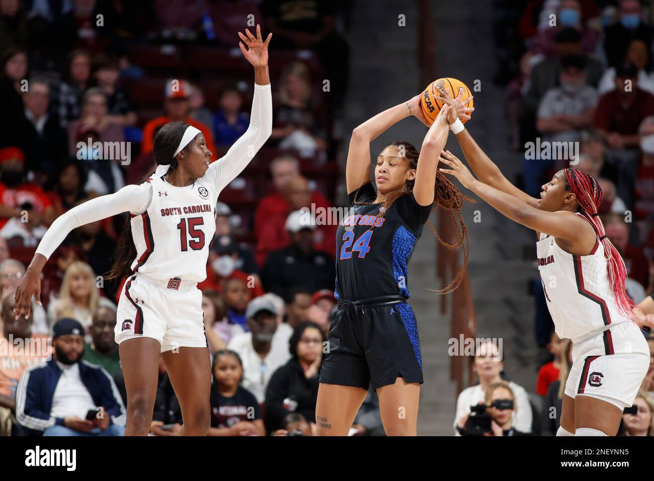 Florida center Ra Shaya Kyle (24) looks to pass the ball against South ...