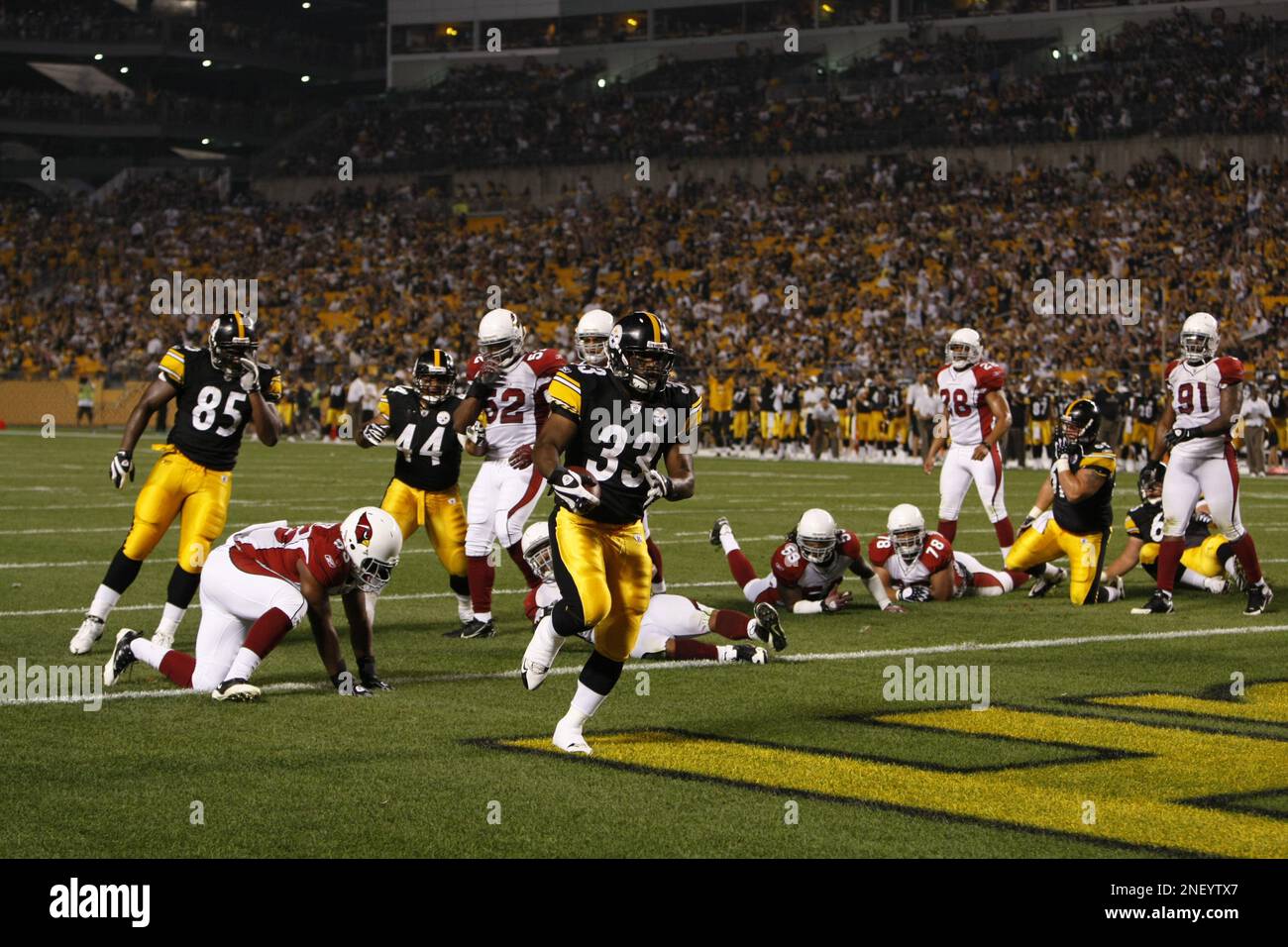Pittsburgh Steelers' running back Isaac Redman (33) scores a touchdown ...