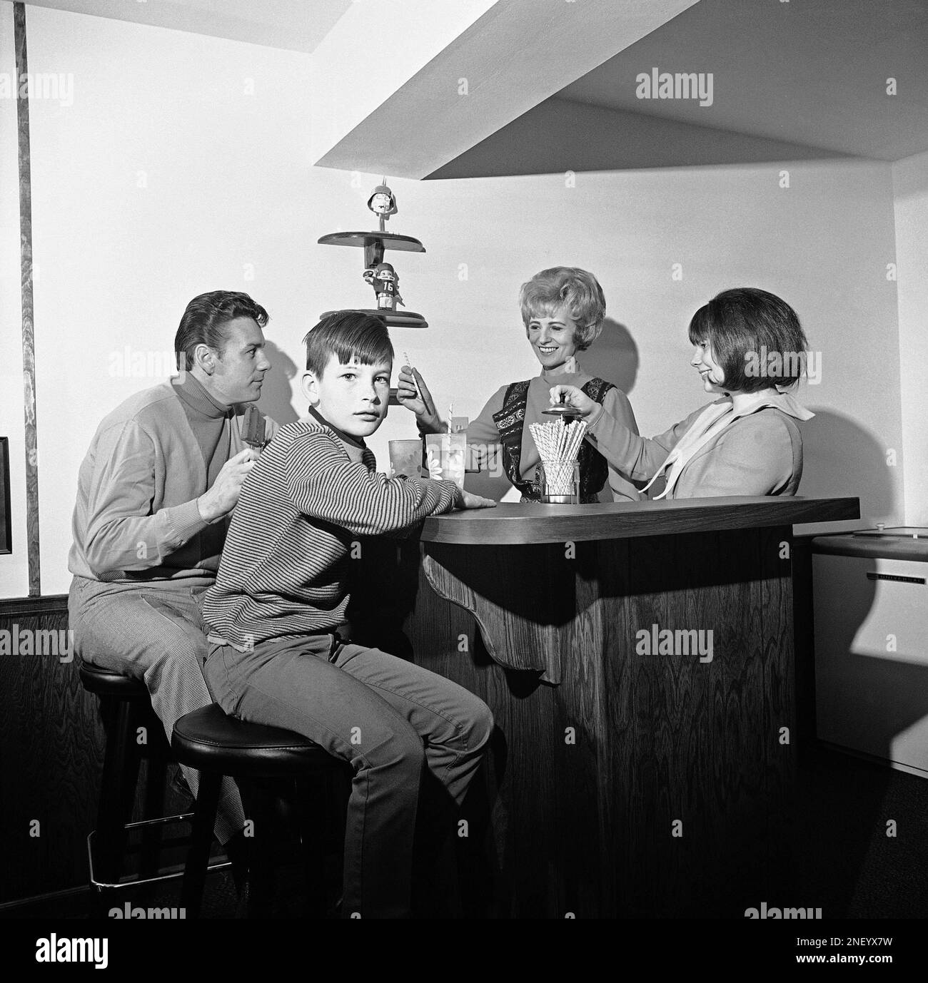 Football player Len Dawson and his wife Jackie sit with their children ...