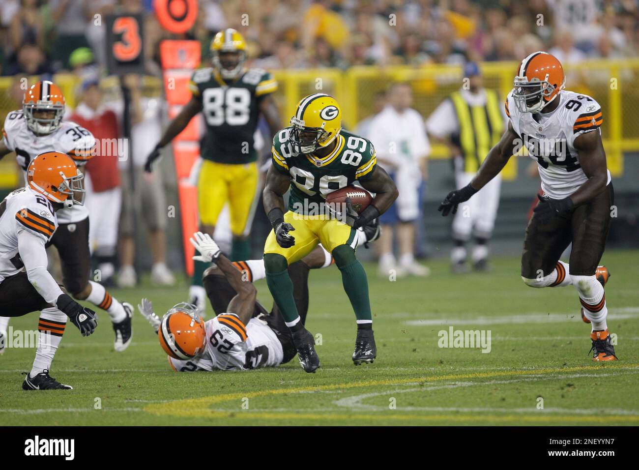 Green Bay Packers wide receiver James Jones (89) avoid a tackle by ...