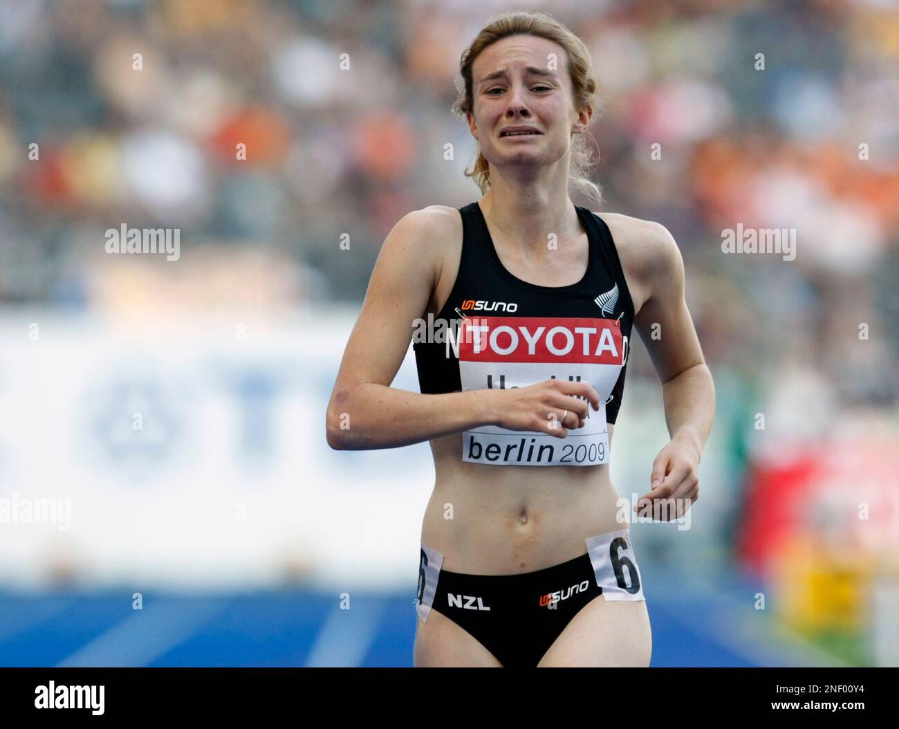 New Zealand's Nikki Hamblin cries after finishing last in her Women's ...
