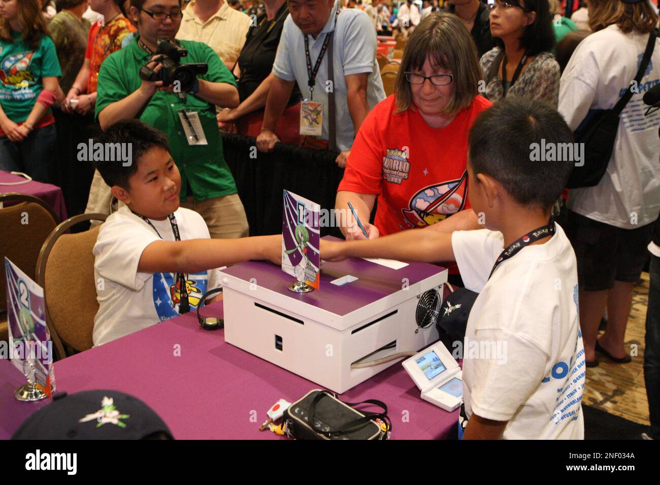 Contestants compete at the Pokemon World Championships Day 1 at the ...