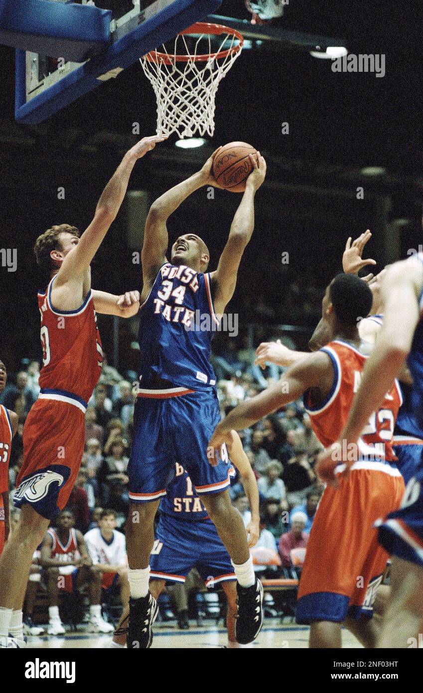 Boise State’s Phil Rodman goes to the hoop against Pepperdine’s Gavin ...