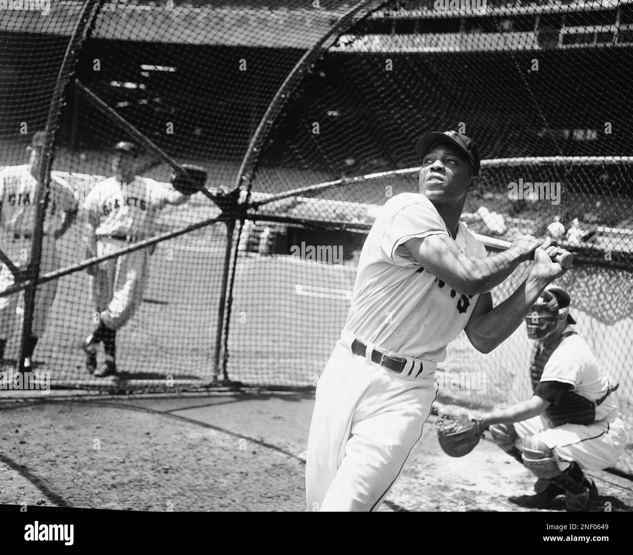 New York Giants Willie Mays, outfielder in action batting practice ...
