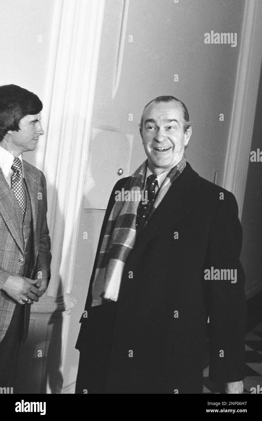 Former CIA director Richard Helms arrives in Washington to testify ...