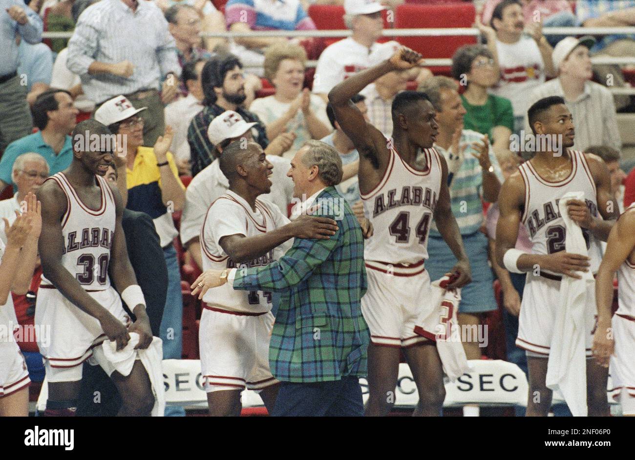 The University of Alabama’s Crimson Tide basketball team jubilates with ...