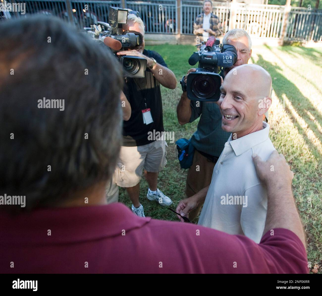 Bruce Lisker, right, accompanied by private investigator Paul Ingels ...