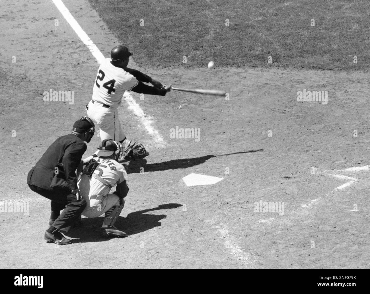The 524th home run of Willie Mays’ career leaves the bat in eighth ...