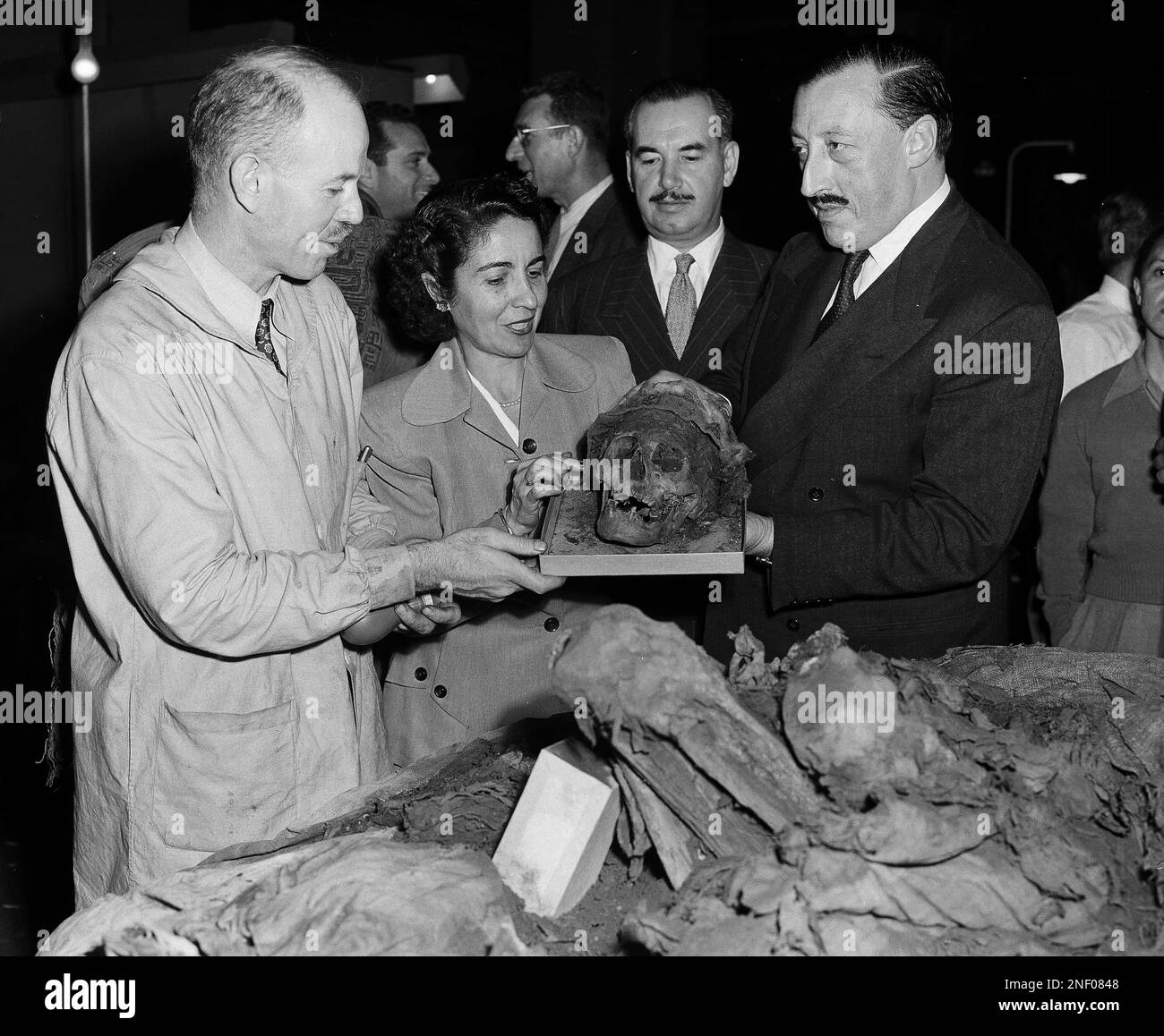 A mummy discovered in the Paracas coastal plains, 150 miles from Lima ...