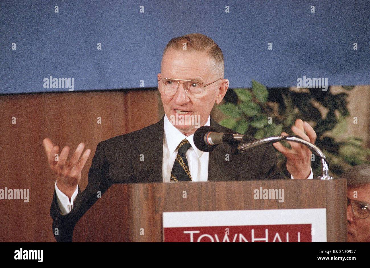Ross Perot addresses a Town Hall group at the Sheraton Grande Hotel in ...