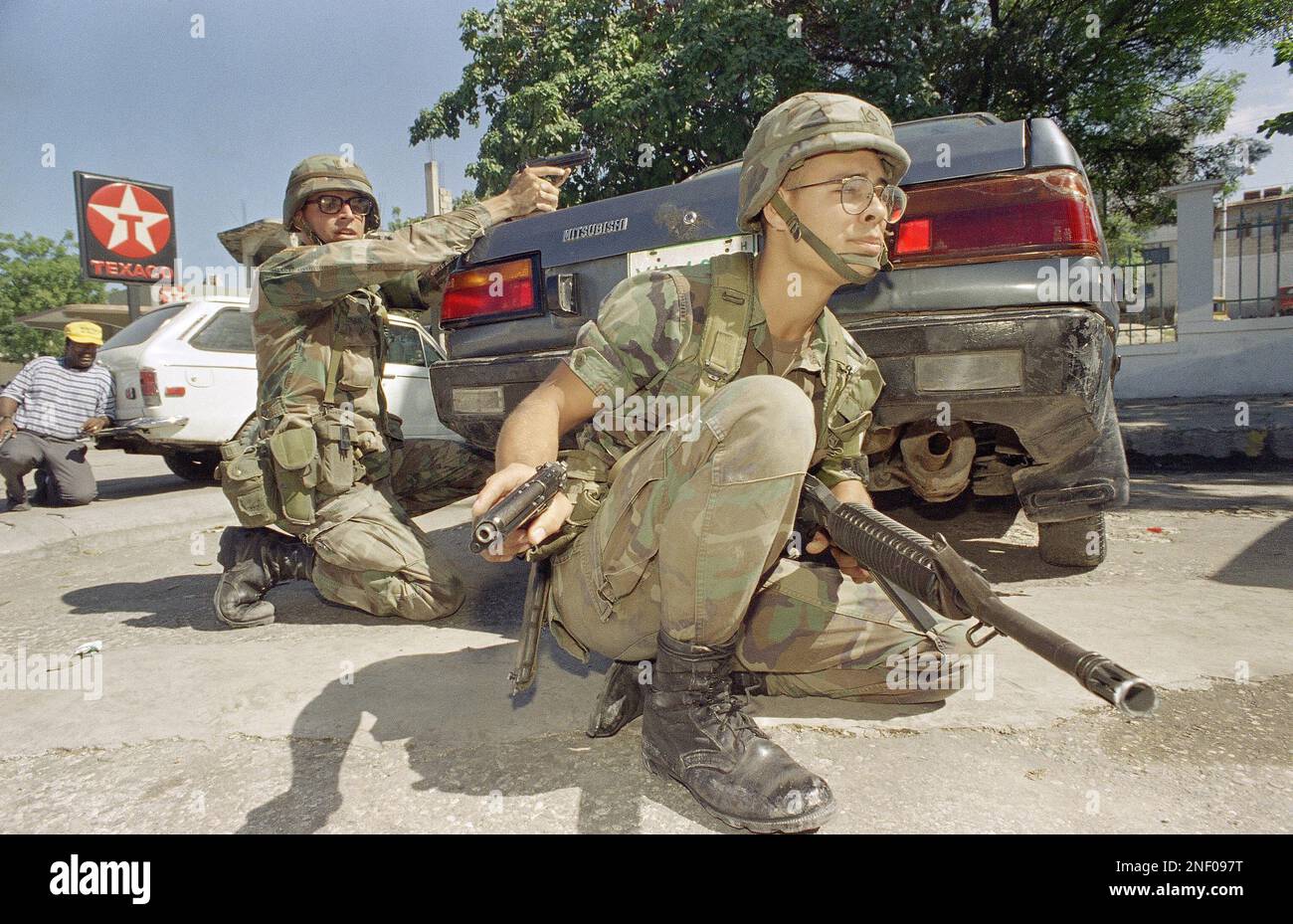 American soldiers take combat positions outside the Haitian Army ...