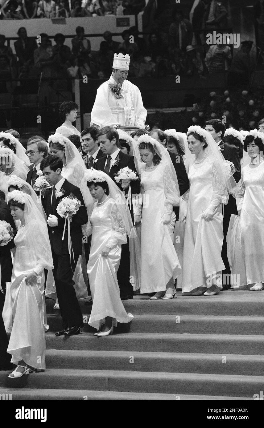 Couples march in a mass wedding procession in New York’s Madison Square ...