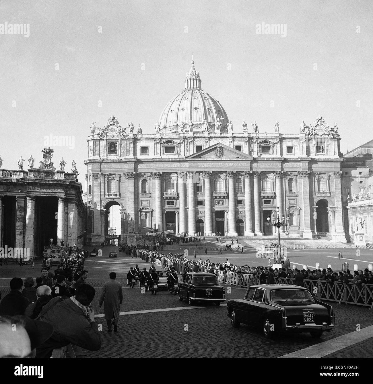 The motorcade carrying President Eisenhower and his party to the ...
