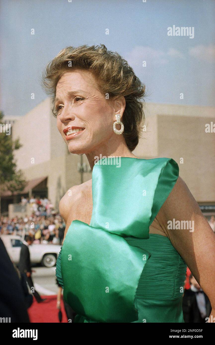 Actress Mary Tyler Moore arrives for the Emmy Awards in Los Angeles ...