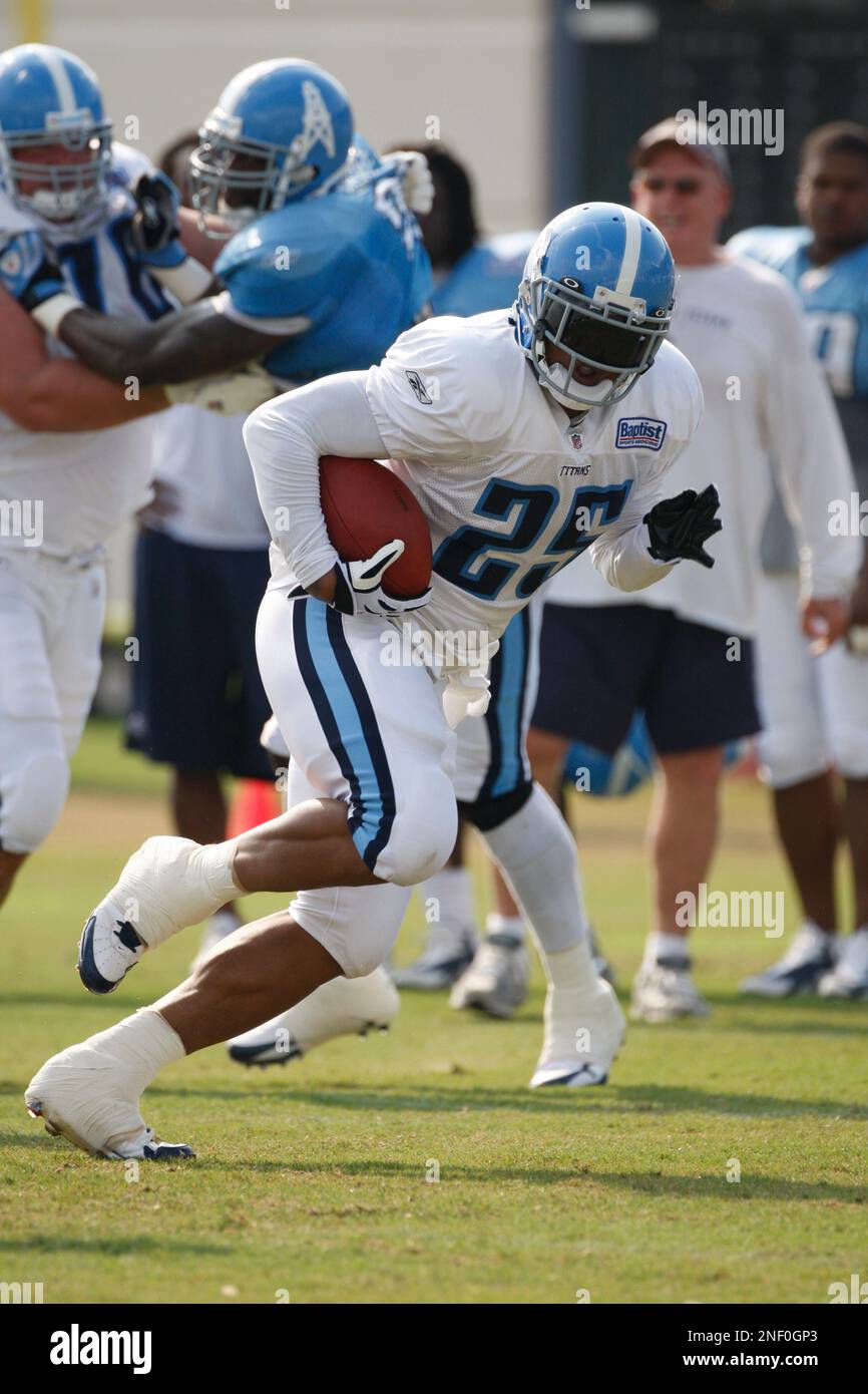 Tennessee Titans running back LenDale White (25) is shown during NFL ...