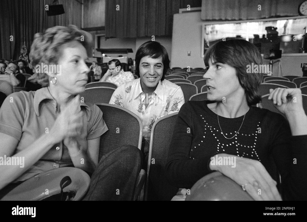 Comedienne Carol Burnett, left, and singer Helen Reddy, right, chat ...